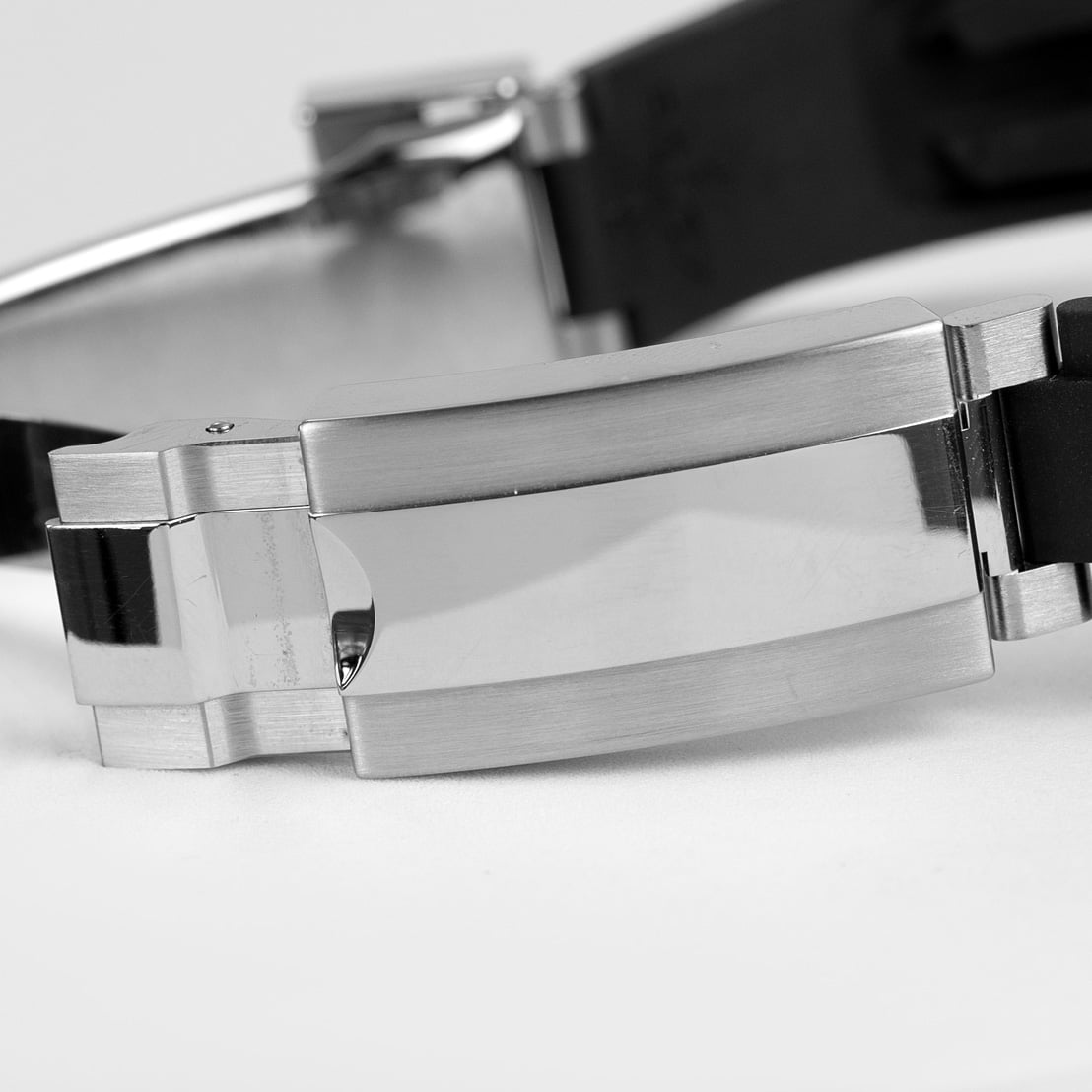 Rolex Oyster Perpetual Yacht-Master 42mm 18kt White Gold 226659 | Luxe ...